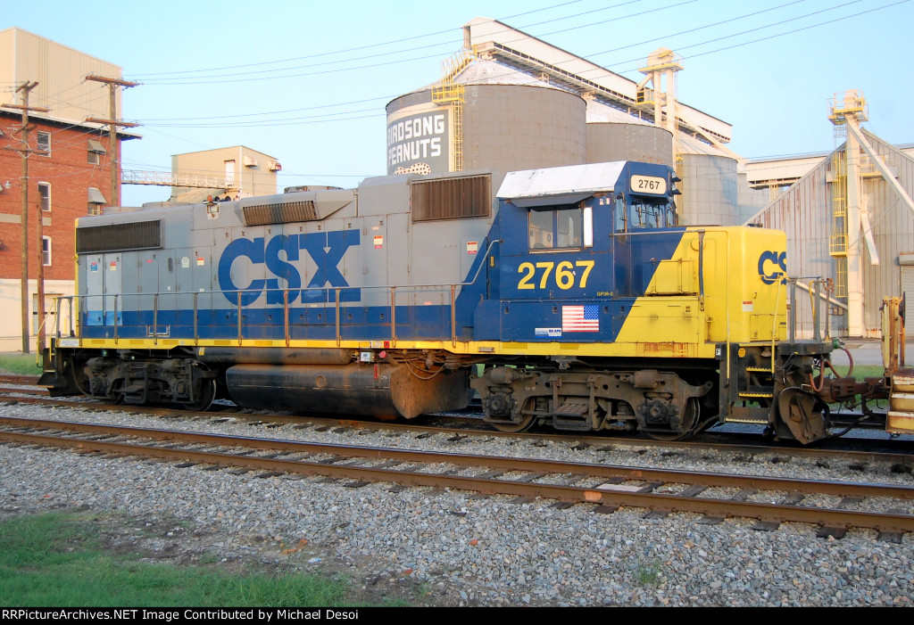 CSX GP-38-2 #2767 sits in the yard in front of Birdsong Peanuts